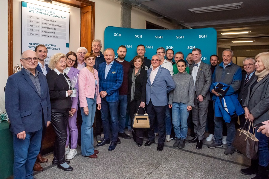 Odsłonięto tablicę poświęconą kierownikom SWFiZ SGPiS oraz CWFiS SGH ...