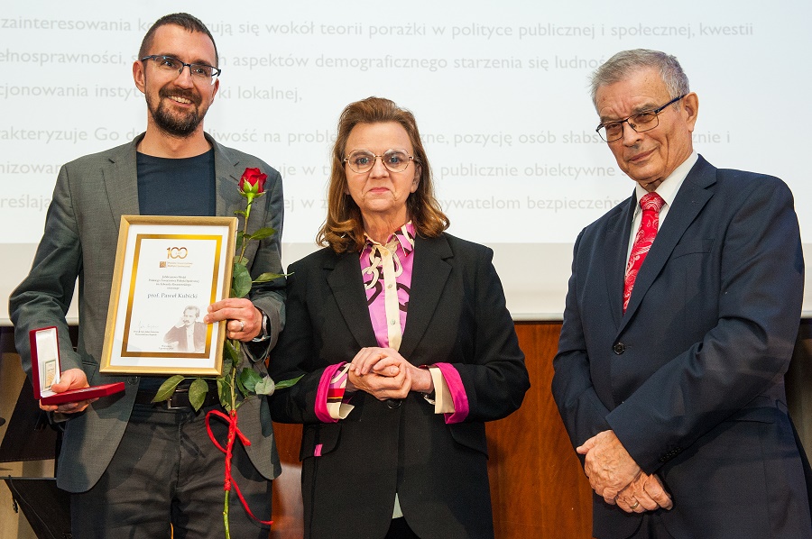Profesorzy SGH Paweł Kubicki i Marcin Kawiński odznaczeni Medalem ...