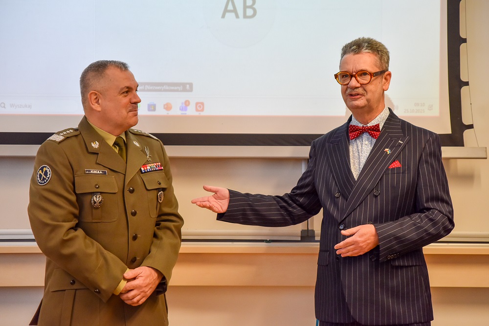 Gen. Wiesław Kukuła w SGH w związku z inauguracją studiów podyplomowych ...